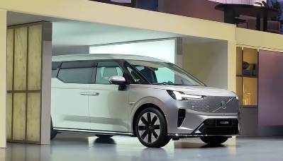 沃尔沃首款纯电MPV EM90发布：基于SEA浩瀚平台打造，车长超5.2米_金纳莱网